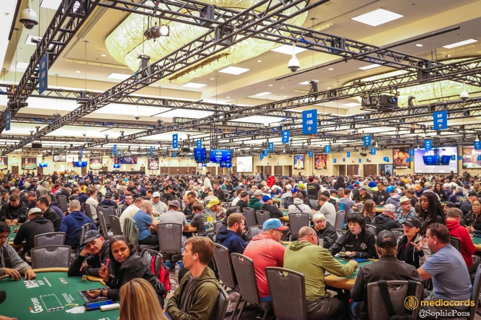 Main Event WSOP 2025 : 9735 joueurs, 90 millions en jeu, et 10 millions ...